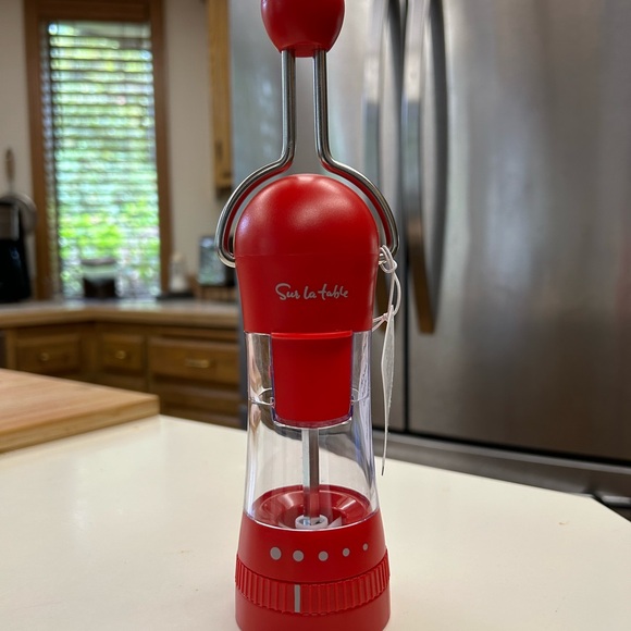 Sur La Table | Kitchen | New Sur La Table Ratchet Mill For Pepper Salt ...